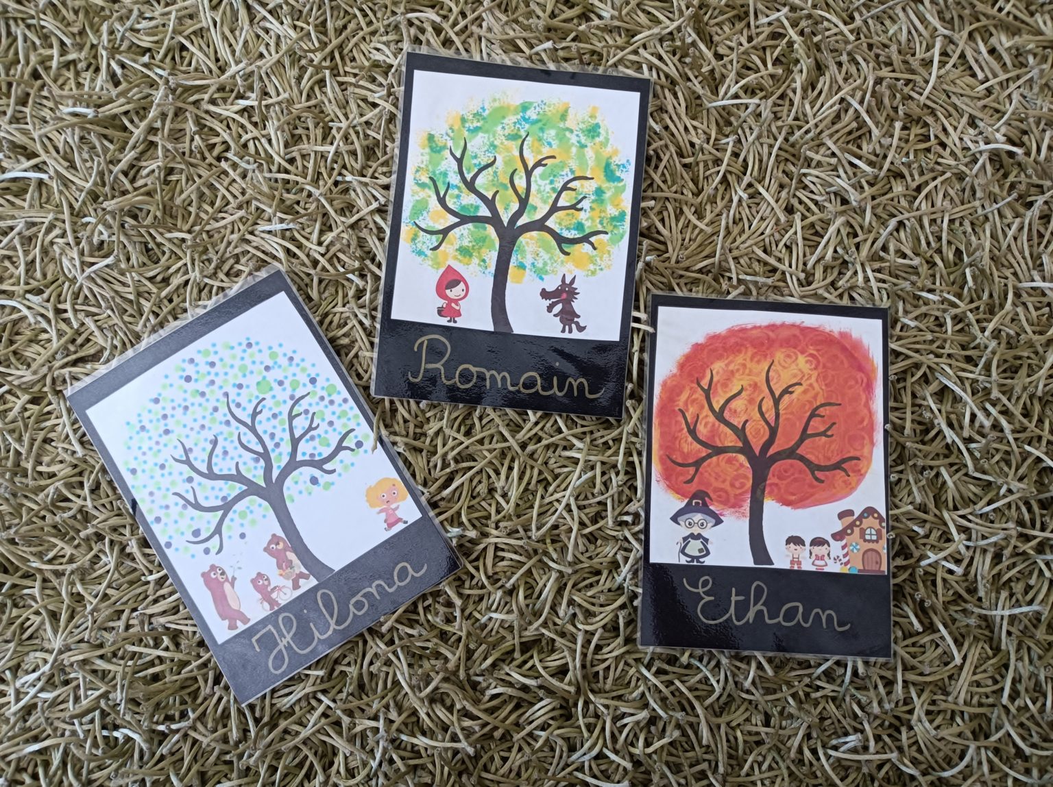 Porte-manteaux 2022 – Les contes – L ecole de crevette